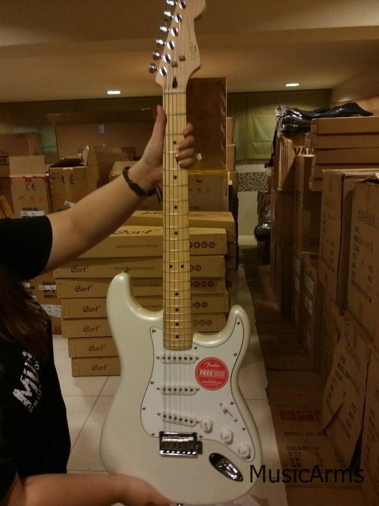 Squier Deluxe Stratocaster | Music Arms ศูนย์รวมเครื่องดนตรี ตั้งแต่ ...