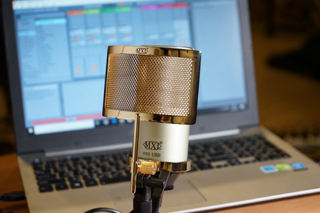 MXL 990 USB Showcase | Music Arms